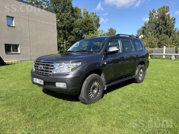 Grey Toyota Land Cruiser 2008 in Riga, with an engine capacity of 4.50 L and mileage of 223 thousand km for 29000 €, photo 1 on AUTOMOTO.COM.LV