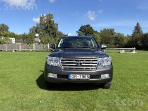 Grey Toyota Land Cruiser 2008 in Riga, with an engine capacity of 4.50 L and mileage of 223 thousand km for 29000 €, photo 4 on AUTOMOTO.COM.LV