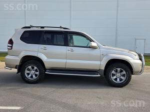 Pelēks Toyota Land Cruiser 2008 Rīga, ar dzinēja tilpumu 3.00 L un nobraukumu 211 tūkst. km par 11500 €, foto 4 vietnē AUTOMOTO.COM.LV