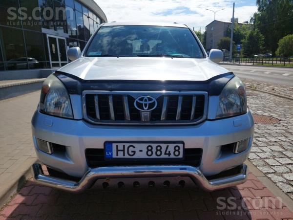 Pelēks Toyota Land Cruiser 2009 Daugavpils, ar dzinēja tilpumu 3.00 L un nobraukumu 294 tūkst. km par 12500 €, foto 2 vietnē AUTOMOTO.COM.LV