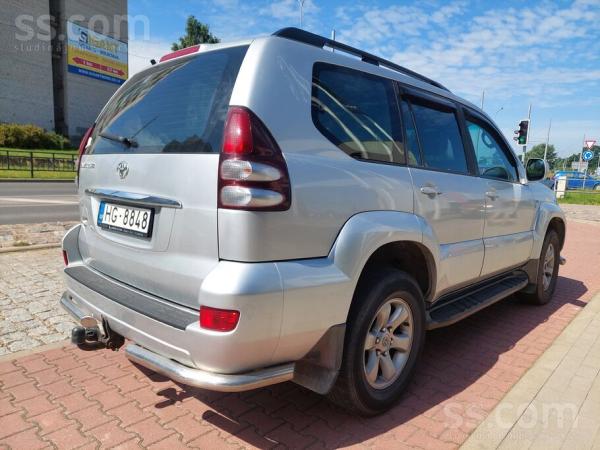 Pelēks Toyota Land Cruiser 2009 Daugavpils, ar dzinēja tilpumu 3.00 L un nobraukumu 294 tūkst. km par 12500 €, foto 4 vietnē AUTOMOTO.COM.LV