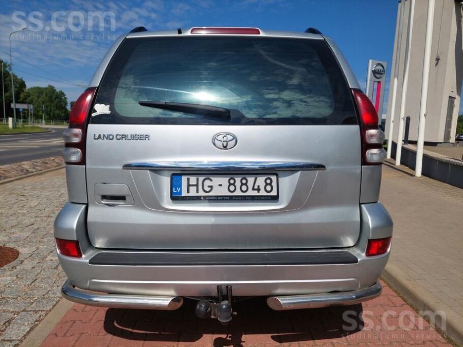 Pelēks Toyota Land Cruiser 2009 Daugavpils, ar dzinēja tilpumu 3.00 L un nobraukumu 294 tūkst. km par 12500 €, foto 6 vietnē AUTOMOTO.COM.LV