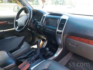 Pelēks Toyota Land Cruiser 2009 Daugavpils, ar dzinēja tilpumu 3.00 L un nobraukumu 294 tūkst. km par 12500 €, foto 8 vietnē AUTOMOTO.COM.LV