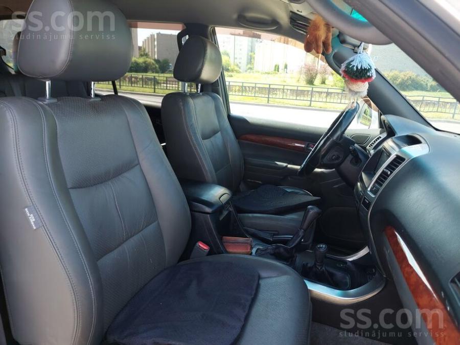 Pelēks Toyota Land Cruiser 2009 Daugavpils, ar dzinēja tilpumu 3.00 L un nobraukumu 294 tūkst. km par 12500 €, foto 9 vietnē AUTOMOTO.COM.LV