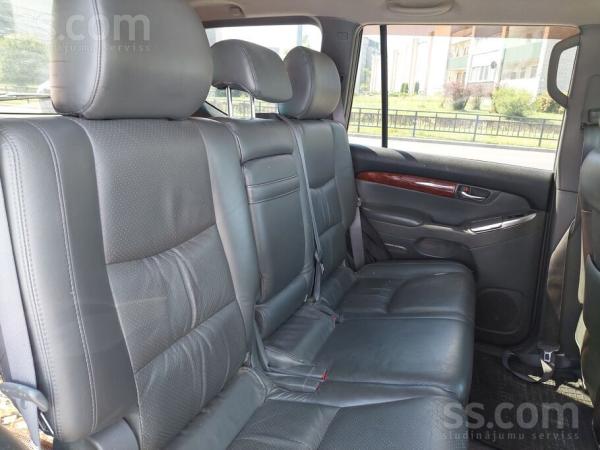 Pelēks Toyota Land Cruiser 2009 Daugavpils, ar dzinēja tilpumu 3.00 L un nobraukumu 294 tūkst. km par 12500 €, foto 9 vietnē AUTOMOTO.COM.LV