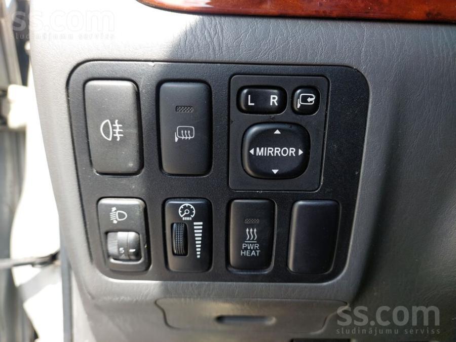 Pelēks Toyota Land Cruiser 2009 Daugavpils, ar dzinēja tilpumu 3.00 L un nobraukumu 294 tūkst. km par 12500 €, foto 11 vietnē AUTOMOTO.COM.LV