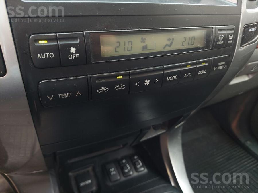 Pelēks Toyota Land Cruiser 2009 Daugavpils, ar dzinēja tilpumu 3.00 L un nobraukumu 294 tūkst. km par 12500 €, foto 15 vietnē AUTOMOTO.COM.LV