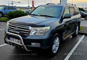 Grey Toyota Land Cruiser 2010 in Tallinn, with an engine capacity of 4.50 L and mileage of 349 thousand km for 29900 €, photo  on AUTOMOTO.COM.LV