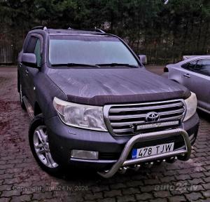 Pelēks Toyota Land Cruiser 2010 Tallina, ar dzinēja tilpumu 4.50 L un nobraukumu 349 tūkst. km par 29900 €, foto 3 vietnē AUTOMOTO.COM.LV