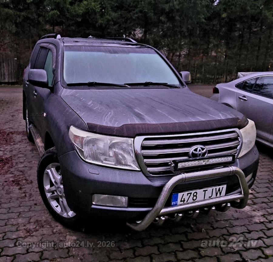 Pelēks Toyota Land Cruiser 2010 Tallina, ar dzinēja tilpumu 4.50 L un nobraukumu 349 tūkst. km par 29900 €, foto 3 vietnē AUTOMOTO.COM.LV