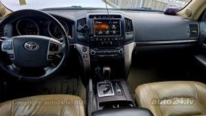 Pelēks Toyota Land Cruiser 2010 Tallina, ar dzinēja tilpumu 4.50 L un nobraukumu 349 tūkst. km par 29900 €, foto 9 vietnē AUTOMOTO.COM.LV