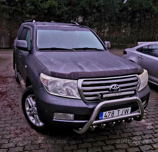 Grey Toyota Land Cruiser 2010 in Tallinn, with an engine capacity of 4.50 L and mileage of 349 thousand km for 29900 €, photo 3 on AUTOMOTO.COM.LV