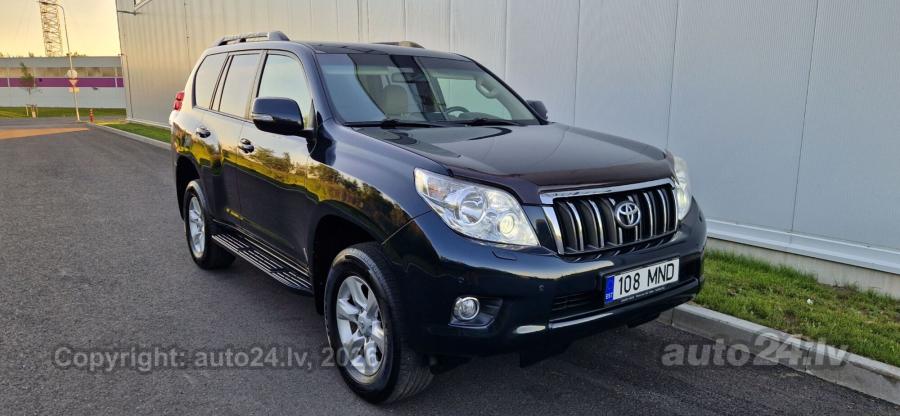 Pelēks Toyota Land Cruiser 2010 Tallina, ar dzinēja tilpumu 3.00 L un nobraukumu 338 tūkst. km par 17900 €, foto 1 vietnē AUTOMOTO.COM.LV
