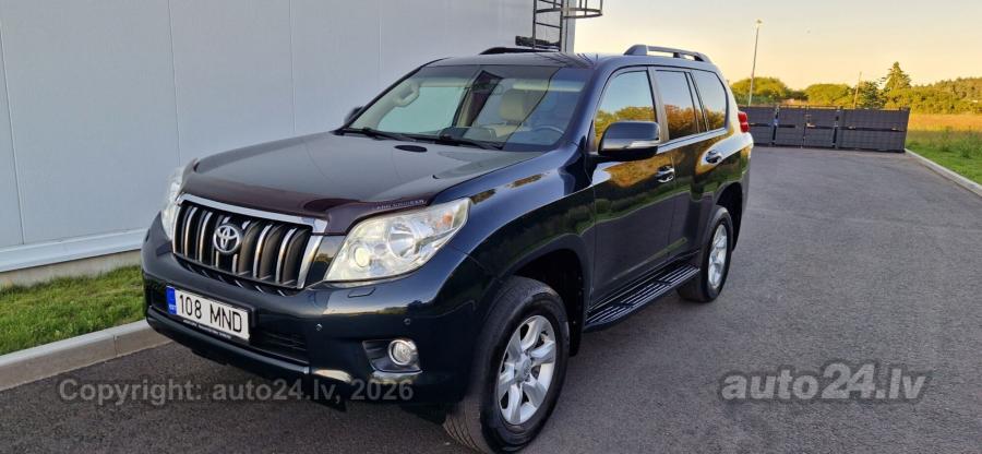Pelēks Toyota Land Cruiser 2010 Tallina, ar dzinēja tilpumu 3.00 L un nobraukumu 338 tūkst. km par 17900 €, foto 5 vietnē AUTOMOTO.COM.LV