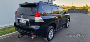 Pelēks Toyota Land Cruiser 2010 Tallina, ar dzinēja tilpumu 3.00 L un nobraukumu 338 tūkst. km par 17900 €, foto 7 vietnē AUTOMOTO.COM.LV