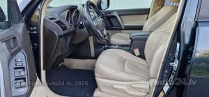 Pelēks Toyota Land Cruiser 2010 Tallina, ar dzinēja tilpumu 3.00 L un nobraukumu 338 tūkst. km par 17900 €, foto 9 vietnē AUTOMOTO.COM.LV