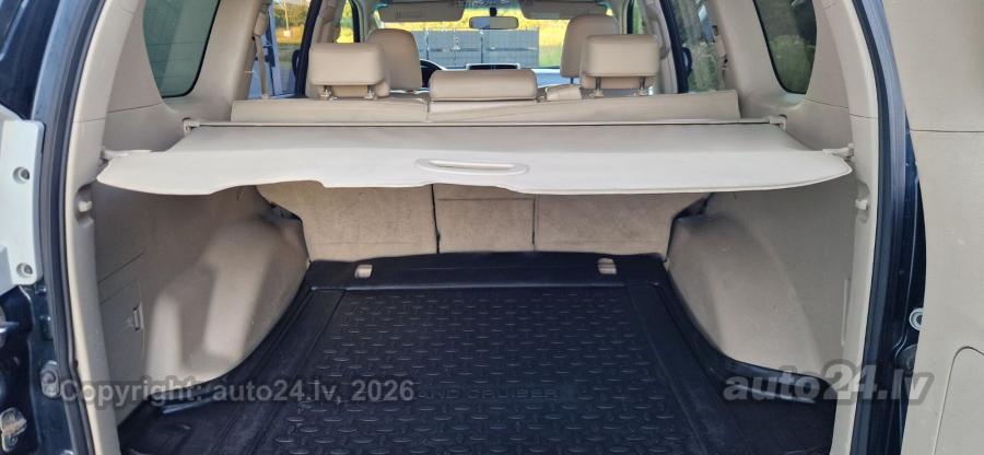 Pelēks Toyota Land Cruiser 2010 Tallina, ar dzinēja tilpumu 3.00 L un nobraukumu 338 tūkst. km par 17900 €, foto 13 vietnē AUTOMOTO.COM.LV