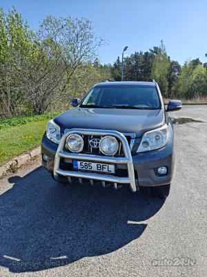 Grey Toyota Land Cruiser 2011 in Kuressaare, with an engine capacity of 3.00 L and mileage of 613 thousand km for 21500 €, photo 4 on AUTOMOTO.COM.LV
