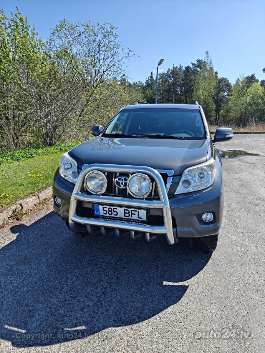Grey Toyota Land Cruiser 2011 in Kuressaare, with an engine capacity of 3.00 L and mileage of 613 thousand km for 21500 €, photo 4 on AUTOMOTO.COM.LV