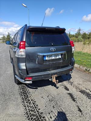 Grey Toyota Land Cruiser 2011 in Kuressaare, with an engine capacity of 3.00 L and mileage of 613 thousand km for 21500 €, photo 5 on AUTOMOTO.COM.LV