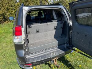 Grey Toyota Land Cruiser 2011 in Kuressaare, with an engine capacity of 3.00 L and mileage of 613 thousand km for 21500 €, photo 7 on AUTOMOTO.COM.LV