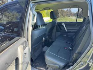 Grey Toyota Land Cruiser 2011 in Kuressaare, with an engine capacity of 3.00 L and mileage of 613 thousand km for 21500 €, photo 8 on AUTOMOTO.COM.LV