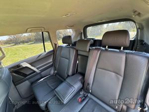 Grey Toyota Land Cruiser 2011 in Kuressaare, with an engine capacity of 3.00 L and mileage of 613 thousand km for 21500 €, photo 10 on AUTOMOTO.COM.LV
