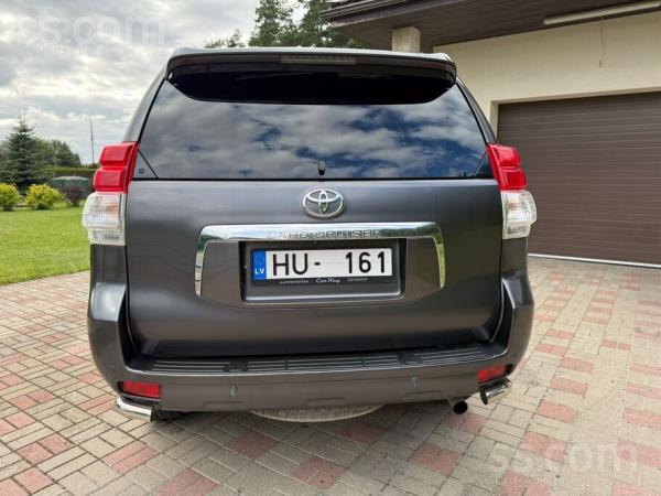 Grey Toyota Land Cruiser 2011 in Riga, with an engine capacity of 3.00 L and mileage of 207 thousand km for 20500 €, photo 3 on AUTOMOTO.COM.LV