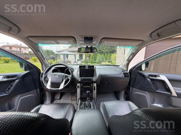 Grey Toyota Land Cruiser 2011 in Riga, with an engine capacity of 3.00 L and mileage of 207 thousand km for 20500 €, photo 6 on AUTOMOTO.COM.LV