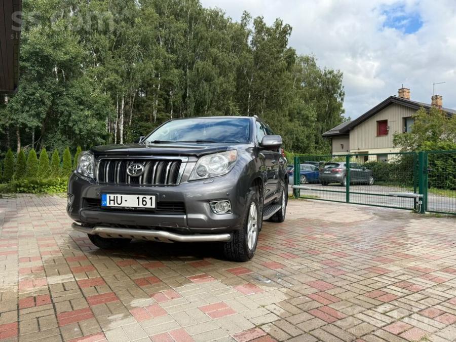 Grey Toyota Land Cruiser 2011 in Riga, with an engine capacity of 3.00 L and mileage of 207 thousand km for 20500 €, photo 10 on AUTOMOTO.COM.LV