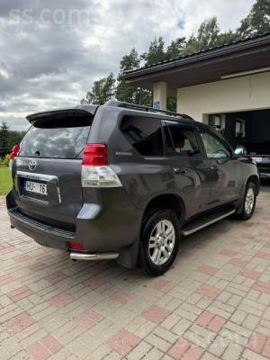 Grey Toyota Land Cruiser 2011 in Riga, with an engine capacity of 3.00 L and mileage of 207 thousand km for 20500 €, photo 13 on AUTOMOTO.COM.LV