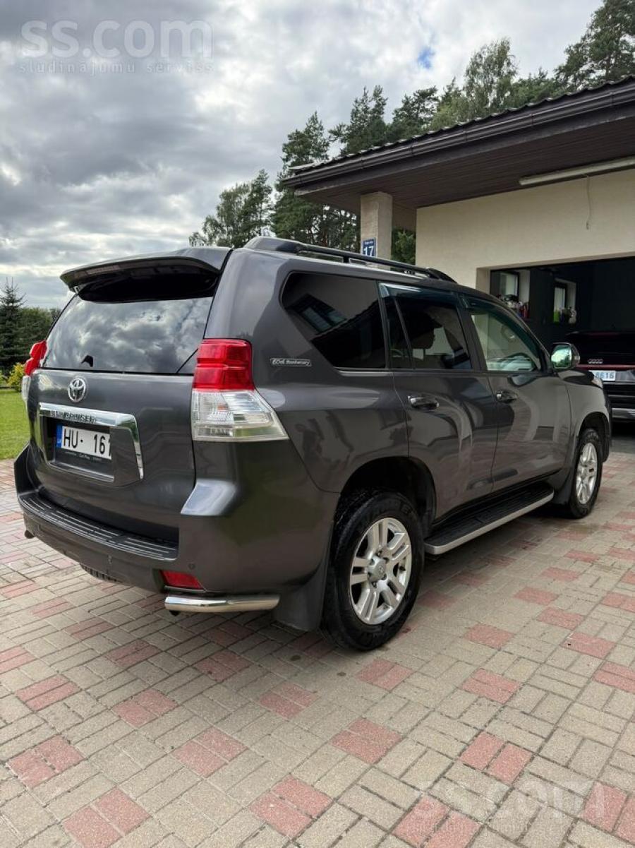 Grey Toyota Land Cruiser 2011 in Riga, with an engine capacity of 3.00 L and mileage of 207 thousand km for 20500 €, photo 13 on AUTOMOTO.COM.LV