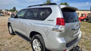 Grey Toyota Land Cruiser 2011 in Raseiniai, with an engine capacity of 2.98 L and mileage of 282 thousand km for 19700 €, photo 3 on AUTOMOTO.COM.LV