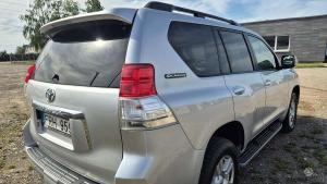 Grey Toyota Land Cruiser 2011 in Raseiniai, with an engine capacity of 2.98 L and mileage of 282 thousand km for 19700 €, photo 6 on AUTOMOTO.COM.LV