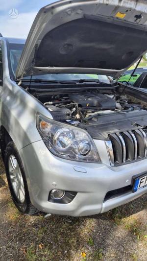 Grey Toyota Land Cruiser 2011 in Raseiniai, with an engine capacity of 2.98 L and mileage of 282 thousand km for 19700 €, photo 9 on AUTOMOTO.COM.LV