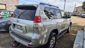 Grey Toyota Land Cruiser 2011 in Raseiniai, with an engine capacity of 2.98 L and mileage of 282 thousand km for 19700 €, photo 12 on AUTOMOTO.COM.LV