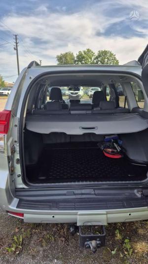 Grey Toyota Land Cruiser 2011 in Raseiniai, with an engine capacity of 2.98 L and mileage of 282 thousand km for 19700 €, photo 13 on AUTOMOTO.COM.LV