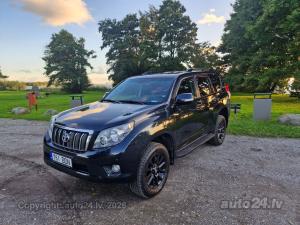 Pelēks Toyota Land Cruiser 2011 Tallina, ar dzinēja tilpumu 3.00 L un nobraukumu 373 tūkst. km par 21000 €, foto 3 vietnē AUTOMOTO.COM.LV
