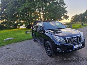 Pelēks Toyota Land Cruiser 2011 Tallina, ar dzinēja tilpumu 3.00 L un nobraukumu 373 tūkst. km par 21000 €, foto 4 vietnē AUTOMOTO.COM.LV