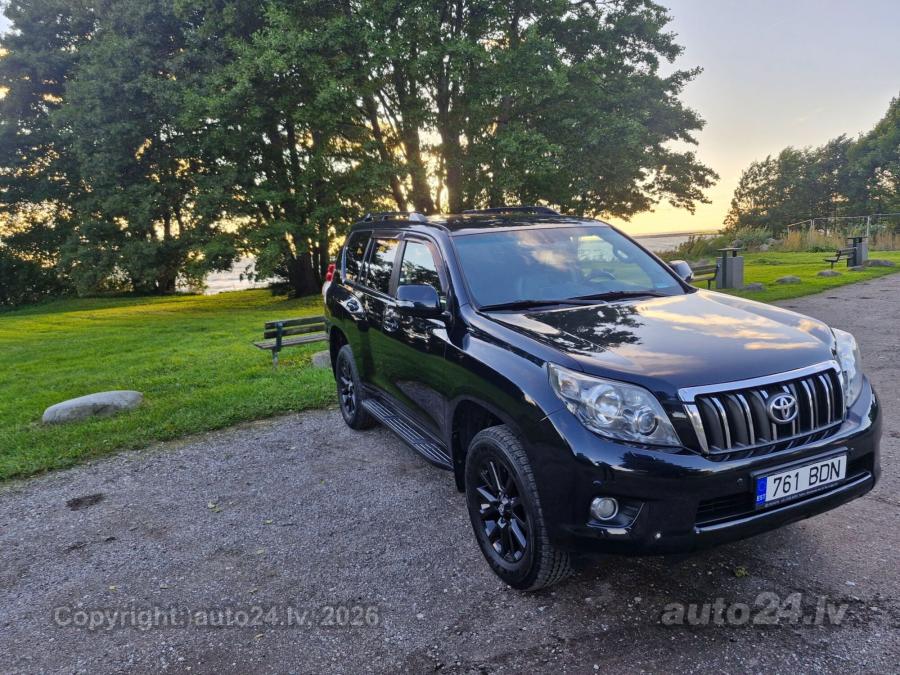 Pelēks Toyota Land Cruiser 2011 Tallina, ar dzinēja tilpumu 3.00 L un nobraukumu 373 tūkst. km par 21000 €, foto 4 vietnē AUTOMOTO.COM.LV
