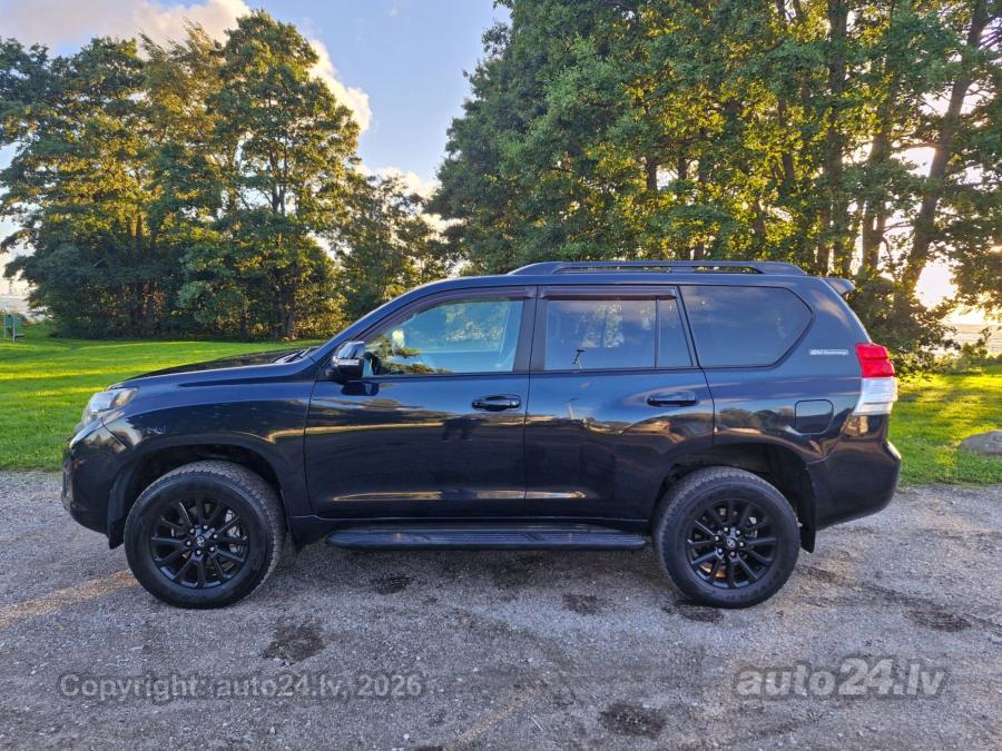 Pelēks Toyota Land Cruiser 2011 Tallina, ar dzinēja tilpumu 3.00 L un nobraukumu 373 tūkst. km par 21000 €, foto 9 vietnē AUTOMOTO.COM.LV