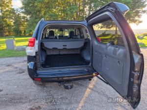 Pelēks Toyota Land Cruiser 2011 Tallina, ar dzinēja tilpumu 3.00 L un nobraukumu 373 tūkst. km par 21000 €, foto 11 vietnē AUTOMOTO.COM.LV