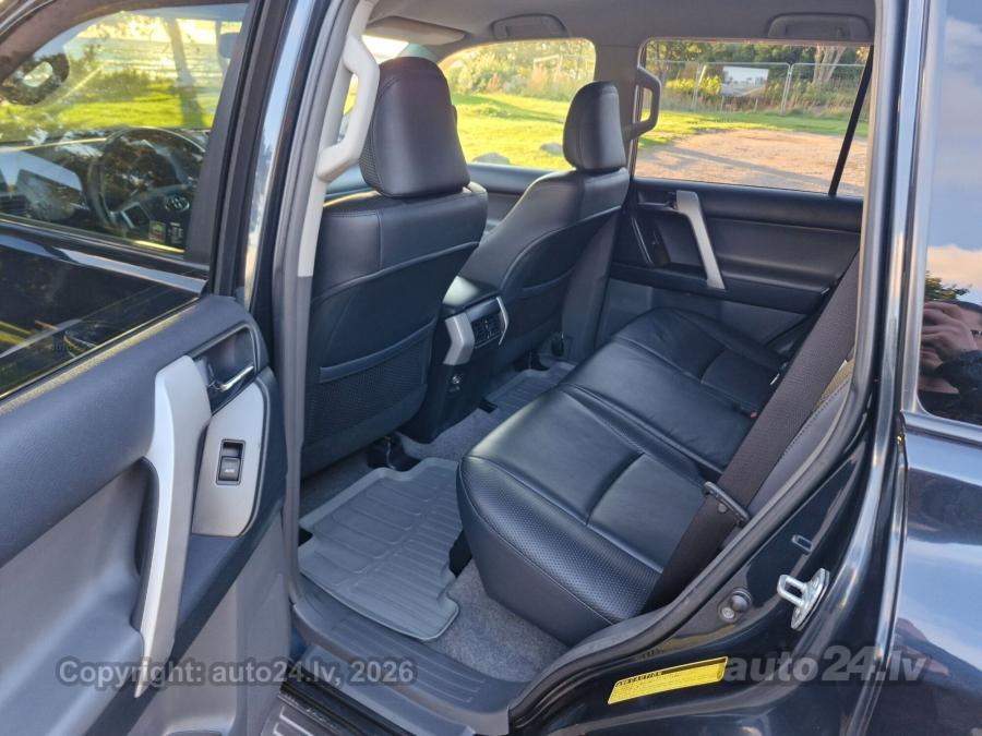 Pelēks Toyota Land Cruiser 2011 Tallina, ar dzinēja tilpumu 3.00 L un nobraukumu 373 tūkst. km par 21000 €, foto 12 vietnē AUTOMOTO.COM.LV