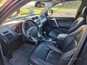 Pelēks Toyota Land Cruiser 2011 Tallina, ar dzinēja tilpumu 3.00 L un nobraukumu 373 tūkst. km par 21000 €, foto 13 vietnē AUTOMOTO.COM.LV