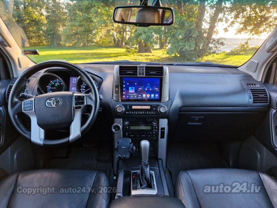Pelēks Toyota Land Cruiser 2011 Tallina, ar dzinēja tilpumu 3.00 L un nobraukumu 373 tūkst. km par 21000 €, foto 14 vietnē AUTOMOTO.COM.LV