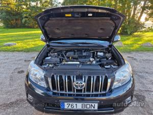 Pelēks Toyota Land Cruiser 2011 Tallina, ar dzinēja tilpumu 3.00 L un nobraukumu 373 tūkst. km par 21000 €, foto 16 vietnē AUTOMOTO.COM.LV