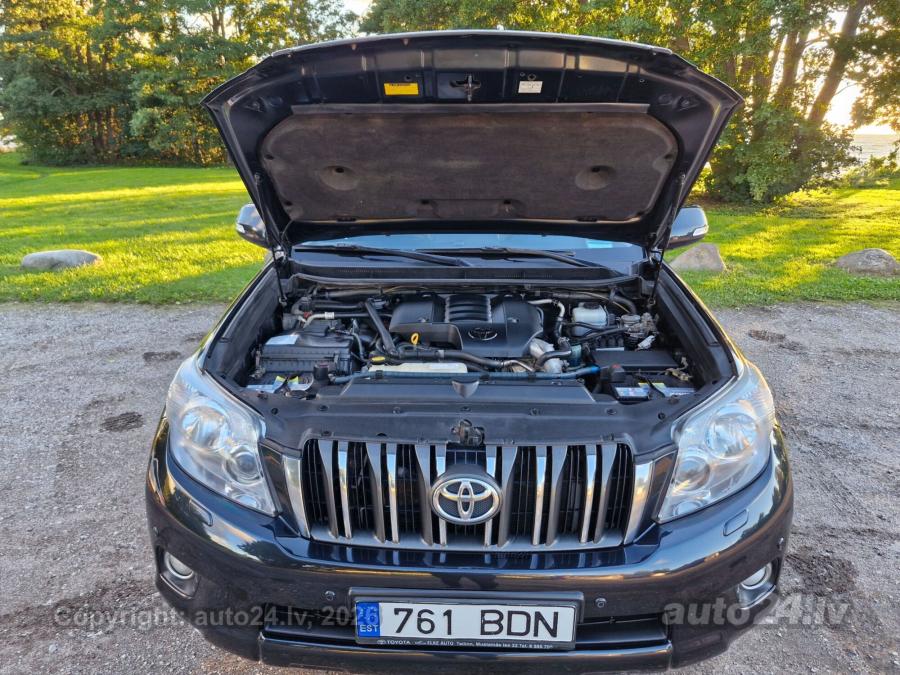 Pelēks Toyota Land Cruiser 2011 Tallina, ar dzinēja tilpumu 3.00 L un nobraukumu 373 tūkst. km par 21000 €, foto 16 vietnē AUTOMOTO.COM.LV