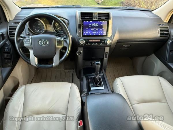 Grey Toyota Land Cruiser 2012 in Parnu, with an engine capacity of 3.00 L and mileage of 0 thousand km for 18900 €, photo 11 on AUTOMOTO.COM.LV