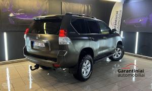 Grey Toyota Land Cruiser 2012 in Avizieniai, with an engine capacity of 3.00 L and mileage of 233 thousand km for 20950 €, photo 2 on AUTOMOTO.COM.LV