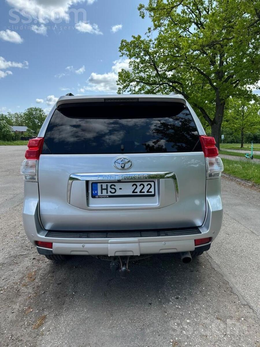 Pelēks Toyota Land Cruiser 2012 Valmiera, ar dzinēja tilpumu 3.00 L un nobraukumu 246 tūkst. km par 21000 €, foto 5 vietnē AUTOMOTO.COM.LV